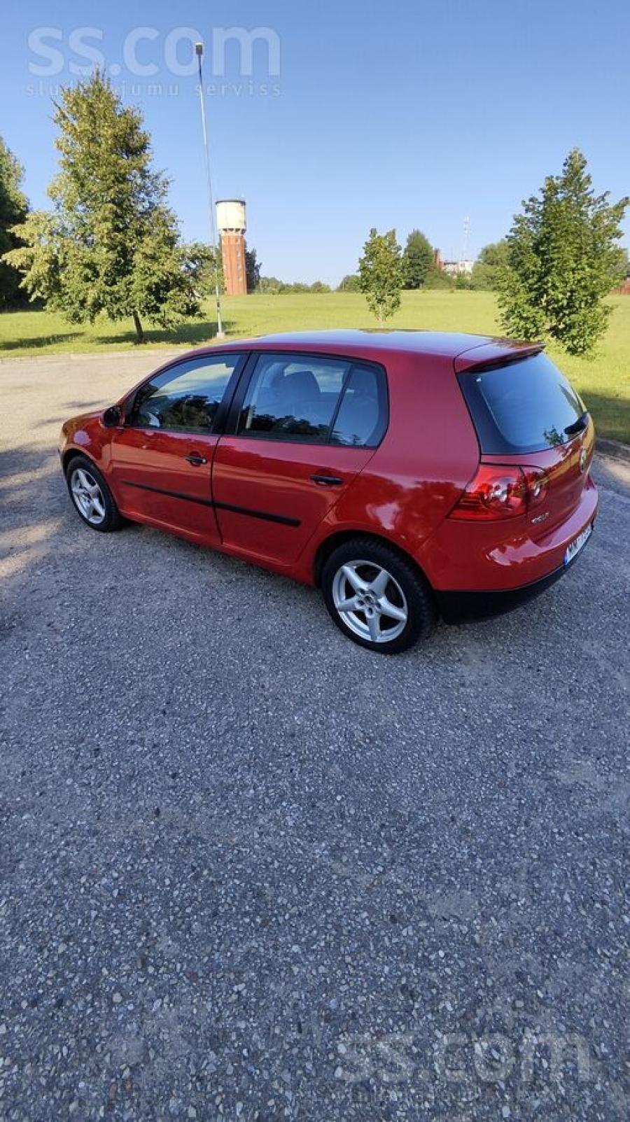 Red Volkswagen Golf 2005 in Cesis, with an engine capacity of 1.40 L and mileage of 165 thousand km for 2900 €, photo 7 on AUTOMOTO.COM.LV