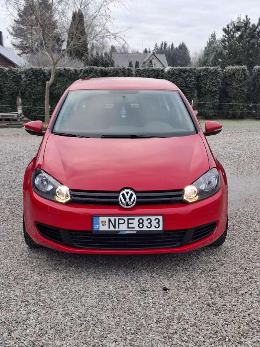Red Volkswagen Golf 2012 in Zarasai, with an engine capacity of 1.60 L and mileage of 248 thousand km for 3500 €, photo 1 on AUTOMOTO.COM.LV