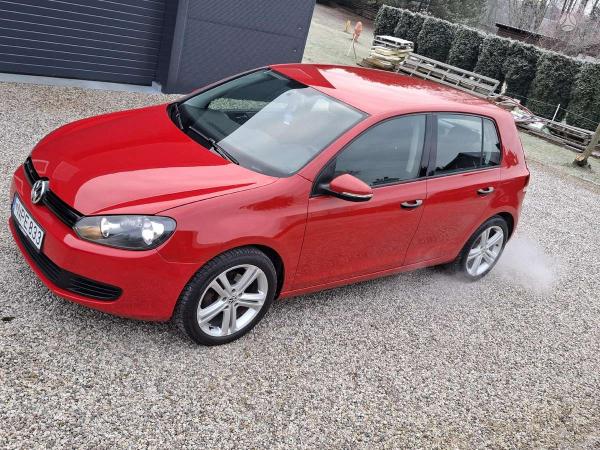 Red Volkswagen Golf 2012 in Zarasai, with an engine capacity of 1.60 L and mileage of 248 thousand km for 3500 €, photo 3 on AUTOMOTO.COM.LV