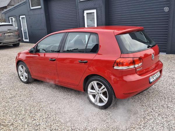 Red Volkswagen Golf 2012 in Zarasai, with an engine capacity of 1.60 L and mileage of 248 thousand km for 3500 €, photo 5 on AUTOMOTO.COM.LV