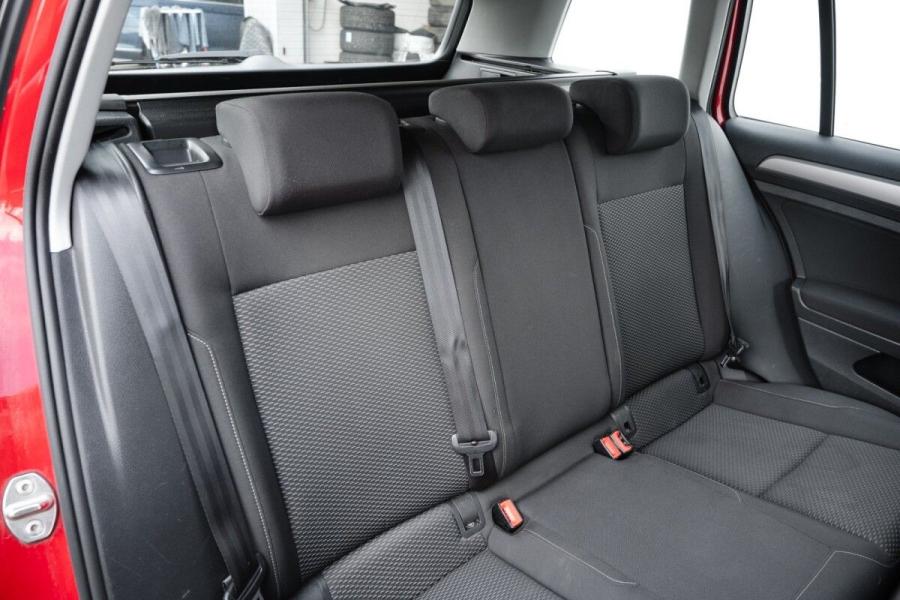 Sarkans Volkswagen Golf 2019 Rīga, ar dzinēja tilpumu 1.50 L un nobraukumu 181 tūkst. km par 9500 €, foto 8 vietnē AUTOMOTO.COM.LV