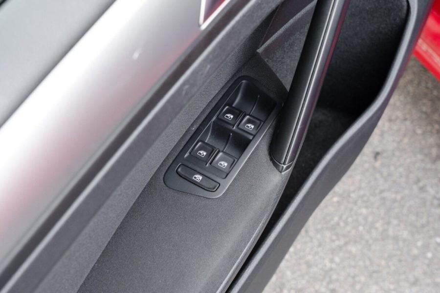 Sarkans Volkswagen Golf 2019 Rīga, ar dzinēja tilpumu 1.50 L un nobraukumu 181 tūkst. km par 9500 €, foto 9 vietnē AUTOMOTO.COM.LV