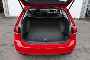 Sarkans Volkswagen Golf 2019 Rīga, ar dzinēja tilpumu 1.50 L un nobraukumu 181 tūkst. km par 9500 €, foto 18 vietnē AUTOMOTO.COM.LV