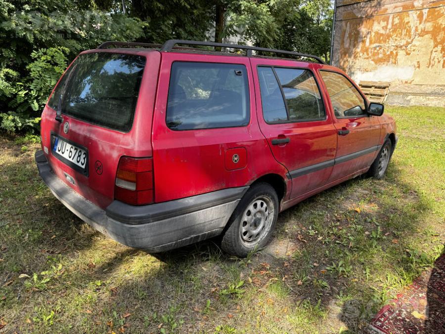 Red Volkswagen Golf 1995 in Riga, with an engine capacity of 1.90 L and mileage of 348 thousand km for 550 €, photo 3 on AUTOMOTO.COM.LV