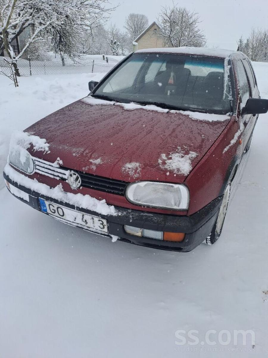 Sarkans Volkswagen Golf 1996 Krāslava, ar dzinēja tilpumu 1.40 L un nobraukumu 185 tūkst. km par 850 €, foto 3 vietnē AUTOMOTO.COM.LV