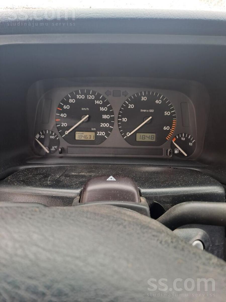 Sarkans Volkswagen Golf 1996 Krāslava, ar dzinēja tilpumu 1.40 L un nobraukumu 185 tūkst. km par 850 €, foto 4 vietnē AUTOMOTO.COM.LV