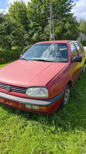 Sarkans Volkswagen Golf 1997 Ogre, ar dzinēja tilpumu 1.60 L un nobraukumu 300 tūkst. km par 280 €, foto  vietnē AUTOMOTO.COM.LV