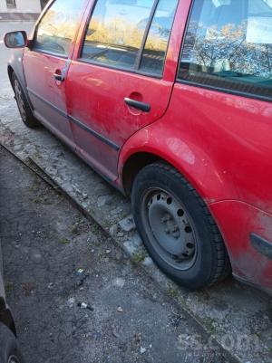 Sarkans Volkswagen Golf 2000 Rīga, ar dzinēja tilpumu 1.90 L un nobraukumu 445 tūkst. km par 350 €, foto  vietnē AUTOMOTO.COM.LV