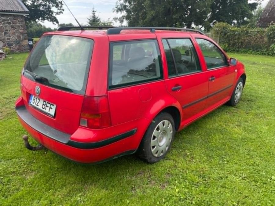 Red Volkswagen Golf 2000 in Viljandi, with an engine capacity of 1.60 L and mileage of 245 thousand km for 500 €, photo 14 on AUTOMOTO.COM.LV