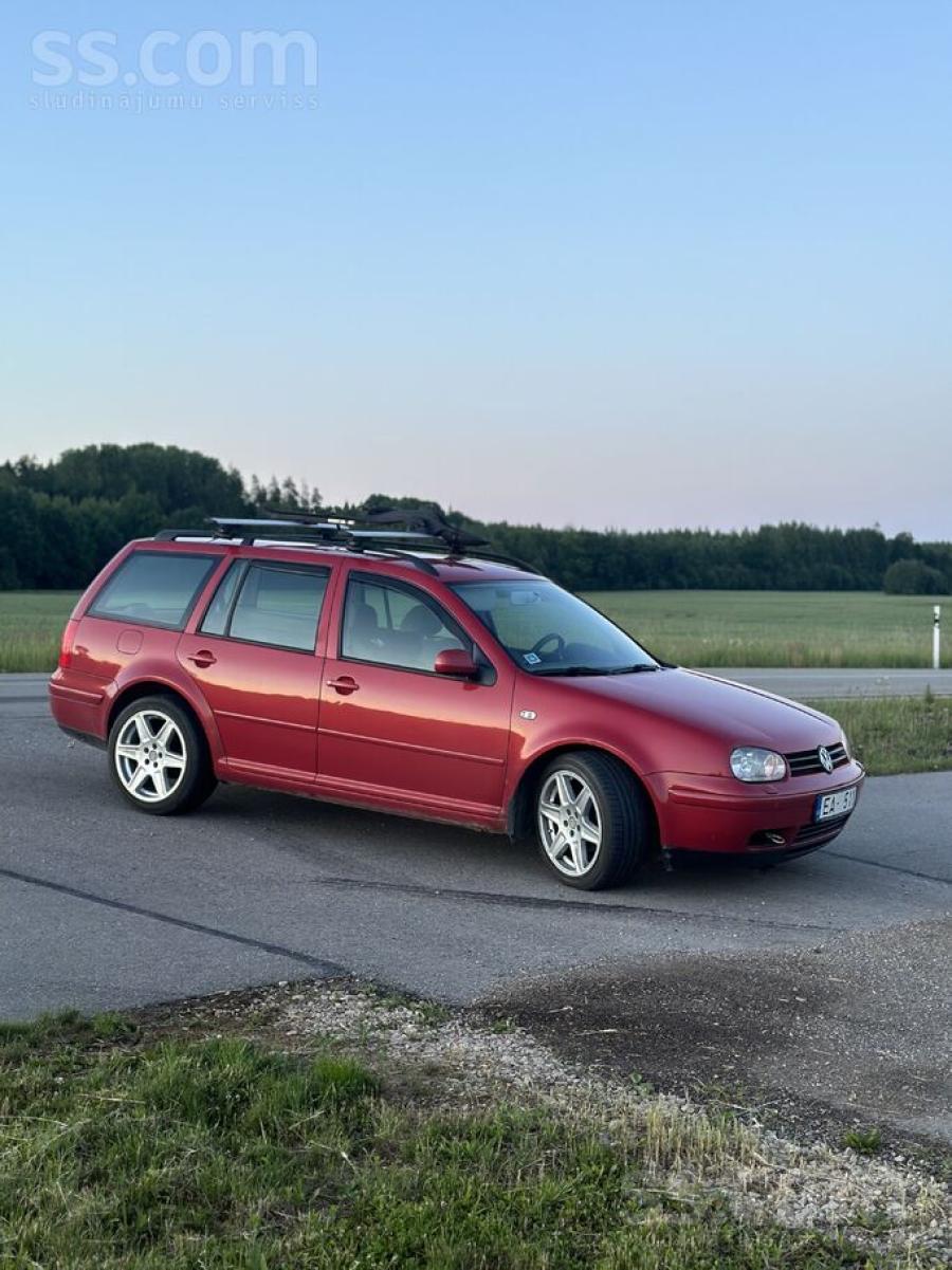 Red Volkswagen Golf 2001 in Ogre, with an engine capacity of 1.60 L and mileage of 300 thousand km for 1700 €, photo 2 on AUTOMOTO.COM.LV