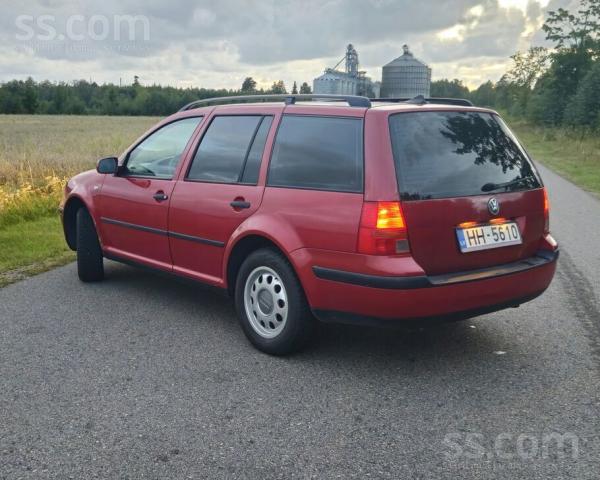 Sarkans Volkswagen Golf 2001 Liepāja, ar dzinēja tilpumu 1.60 L un nobraukumu 360 tūkst. km par 1299 €, foto 4 vietnē AUTOMOTO.COM.LV