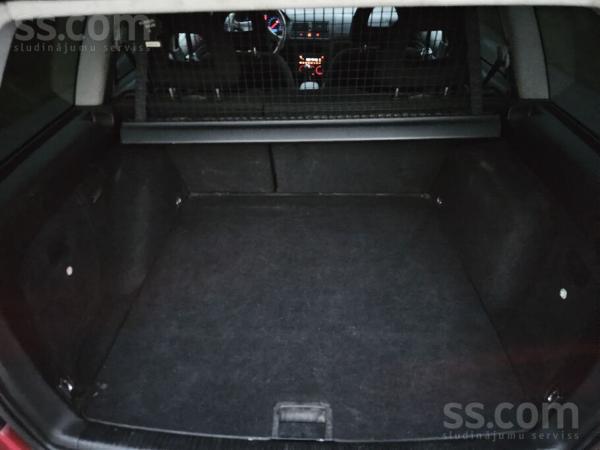 Sarkans Volkswagen Golf 2001 Liepāja, ar dzinēja tilpumu 1.60 L un nobraukumu 360 tūkst. km par 1299 €, foto 9 vietnē AUTOMOTO.COM.LV