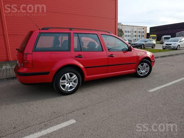 Red Volkswagen Golf 2002 in Rezekne, with an engine capacity of 1.90 L and mileage of 281 thousand km for 2450 €, photo 4 on AUTOMOTO.COM.LV