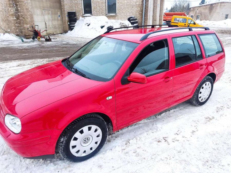 Red Volkswagen Golf 2003 in Utena, with an engine capacity of 1.90 L and mileage of 297 thousand km for 1850 €, photo 3 on AUTOMOTO.COM.LV