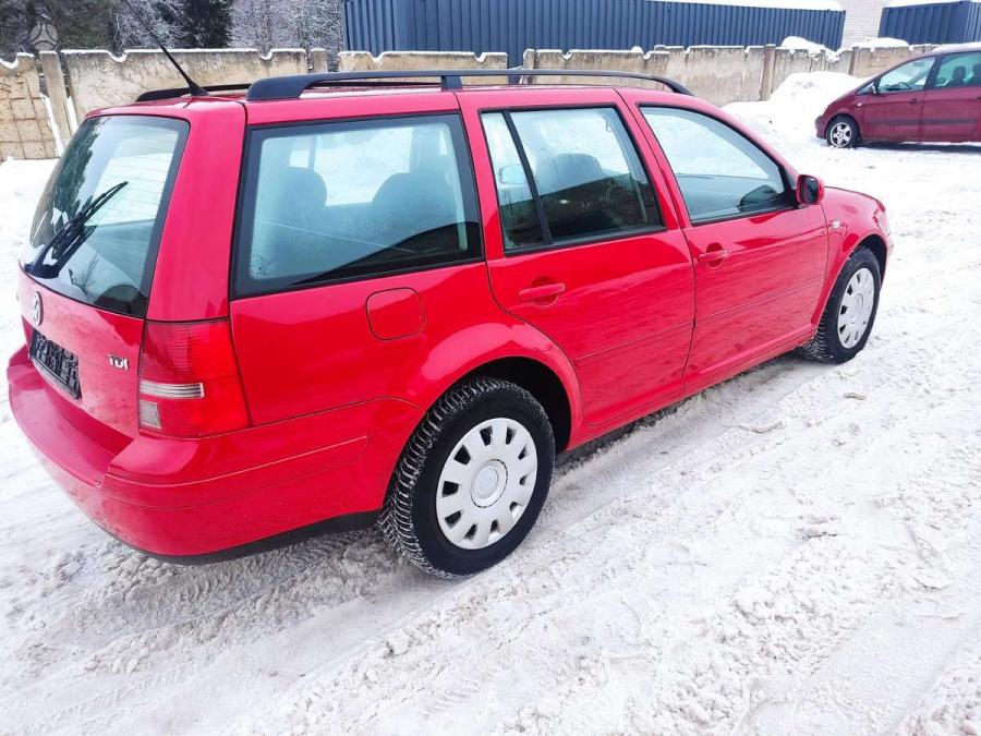 Red Volkswagen Golf 2003 in Utena, with an engine capacity of 1.90 L and mileage of 297 thousand km for 1850 €, photo 10 on AUTOMOTO.COM.LV