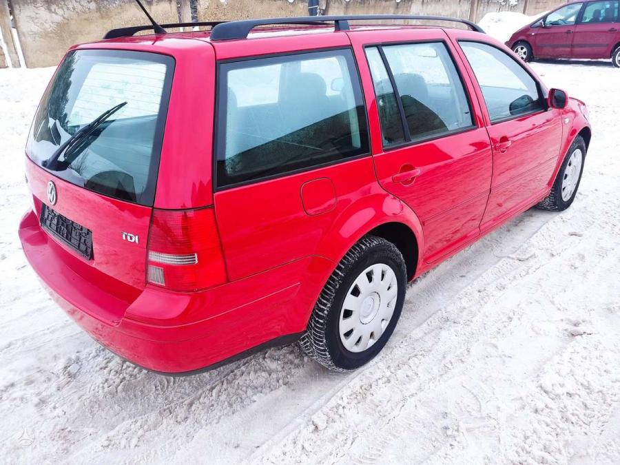Red Volkswagen Golf 2003 in Utena, with an engine capacity of 1.90 L and mileage of 297 thousand km for 1850 €, photo 11 on AUTOMOTO.COM.LV