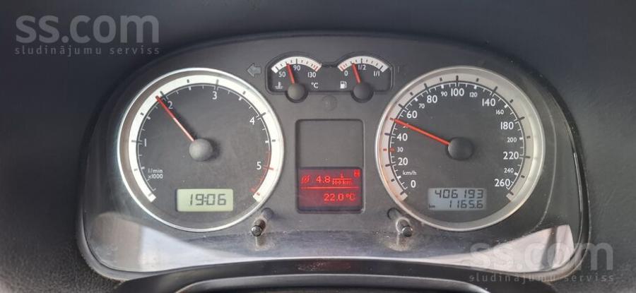 Sarkans Volkswagen Golf 2003 Daugavpils, ar dzinēja tilpumu 1.90 L un nobraukumu 406 tūkst. km par 990 €, foto 21 vietnē AUTOMOTO.COM.LV