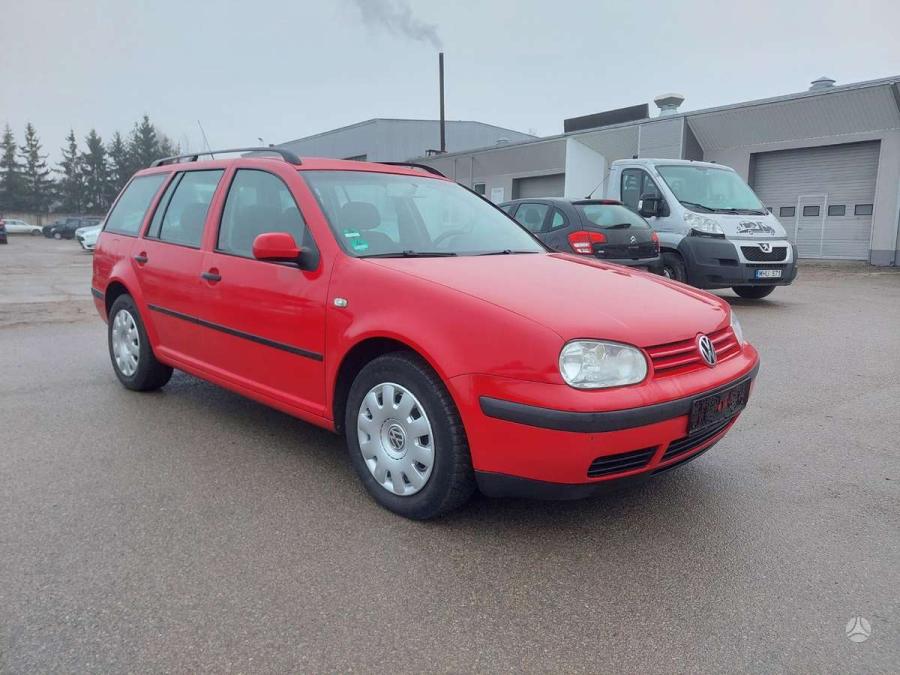 Red Volkswagen Golf 2004 in Utena, with an engine capacity of 1.90 L and mileage of 286 thousand km for 1600 €, photo 2 on AUTOMOTO.COM.LV