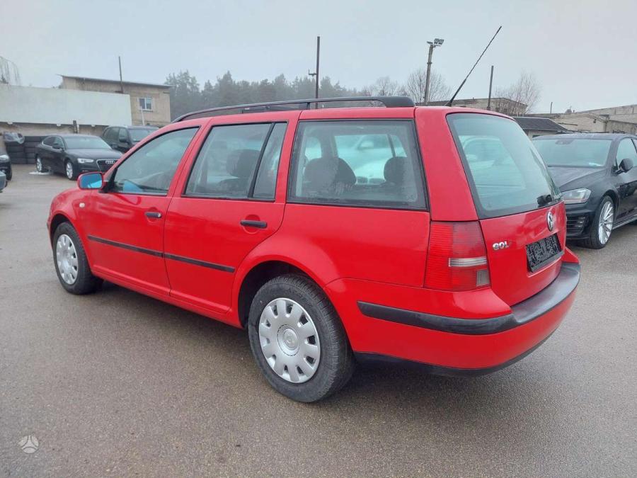 Red Volkswagen Golf 2004 in Utena, with an engine capacity of 1.90 L and mileage of 286 thousand km for 1600 €, photo 5 on AUTOMOTO.COM.LV