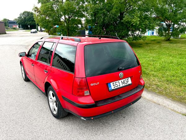 Volkswagen Golf 2006 in Tallinn on AUTOMOTO.COM.LV Red Volkswagen Golf 2006 in Tallinn, with an engine capacity of 1.60 L and mileage of 198 thousand km for 1799 €, photo 3 on AUTOMOTO.COM.LV