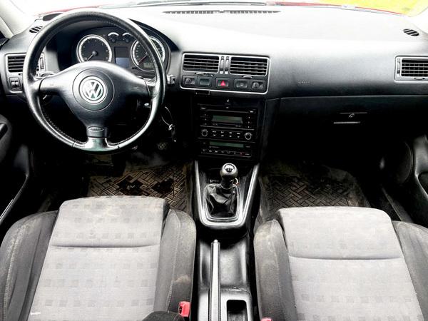 Volkswagen Golf 2006 in Tallinn on AUTOMOTO.COM.LV Red Volkswagen Golf 2006 in Tallinn, with an engine capacity of 1.60 L and mileage of 198 thousand km for 1799 €, photo 7 on AUTOMOTO.COM.LV