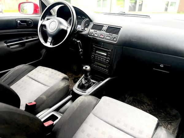 Volkswagen Golf 2006 in Tallinn on AUTOMOTO.COM.LV Red Volkswagen Golf 2006 in Tallinn, with an engine capacity of 1.60 L and mileage of 198 thousand km for 1799 €, photo 8 on AUTOMOTO.COM.LV