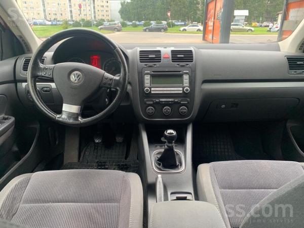 Red Volkswagen Golf 2007 in Riga, with an engine capacity of 1.90 L and mileage of 428 thousand km for 1280 €, photo 8 on AUTOMOTO.COM.LV