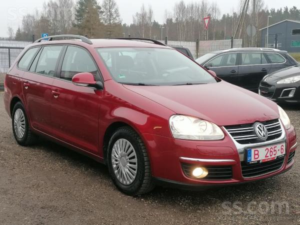 Red Volkswagen Golf 2008 in Valmiera, with an engine capacity of 1.60 L and mileage of 291 thousand km for 3450 €, photo 4 on AUTOMOTO.COM.LV