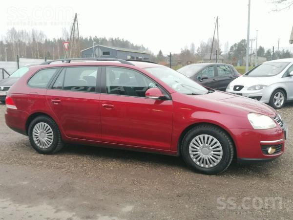 Red Volkswagen Golf 2008 in Valmiera, with an engine capacity of 1.60 L and mileage of 291 thousand km for 3450 €, photo 5 on AUTOMOTO.COM.LV
