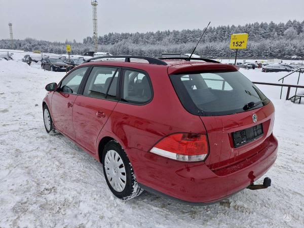 Red Volkswagen Golf 2008 in Vilnius, with an engine capacity of 1.90 L and mileage of 162 thousand km for 2850 €, photo 2 on AUTOMOTO.COM.LV