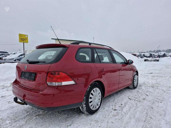 Red Volkswagen Golf 2008 in Vilnius, with an engine capacity of 1.90 L and mileage of 162 thousand km for 2850 €, photo 4 on AUTOMOTO.COM.LV