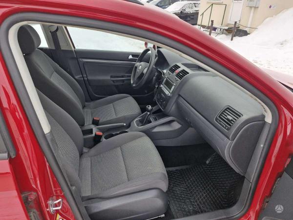 Red Volkswagen Golf 2008 in Vilnius, with an engine capacity of 1.90 L and mileage of 162 thousand km for 2850 €, photo 7 on AUTOMOTO.COM.LV