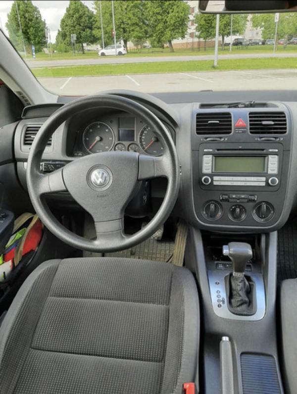 Red Volkswagen Golf 2008 in Kohtla-Jarve, with an engine capacity of 0.00 L and mileage of 294 thousand km for 2500 €, photo 9 on AUTOMOTO.COM.LV