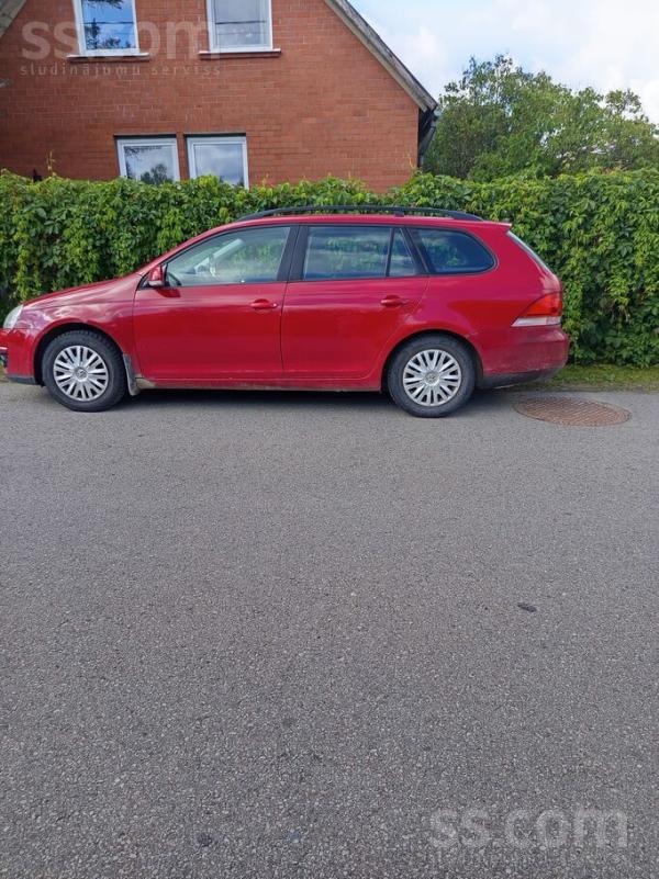 Red Volkswagen Golf 2008 in Riga, with an engine capacity of 1.90 L and mileage of 304 thousand km for 670 €, photo 1 on AUTOMOTO.COM.LV