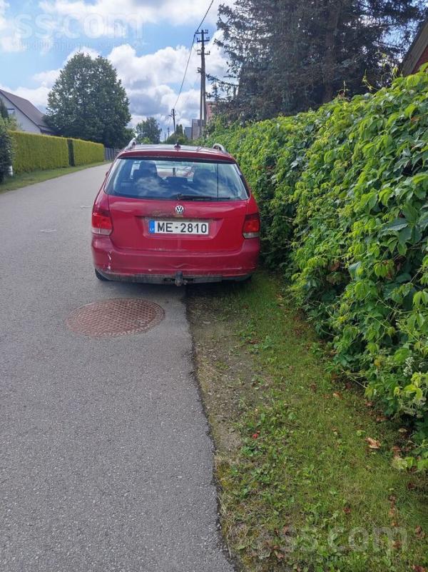 Red Volkswagen Golf 2008 in Riga, with an engine capacity of 1.90 L and mileage of 304 thousand km for 670 €, photo 3 on AUTOMOTO.COM.LV