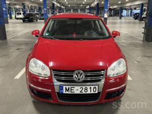 Sarkans Volkswagen Golf 2008 Rīga, ar dzinēja tilpumu 1.90 L un nobraukumu 311 tūkst. km par 1650 €, foto  vietnē AUTOMOTO.COM.LV