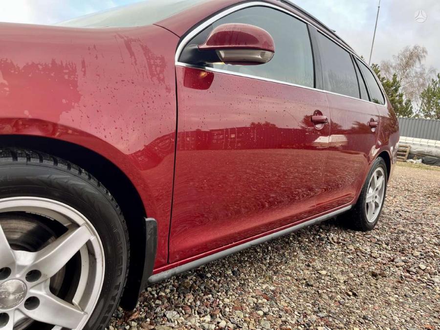 Red Volkswagen Golf 2010 in Silute, with an engine capacity of 1.97 L and mileage of 286 thousand km for 3699 €, photo 19 on AUTOMOTO.COM.LV