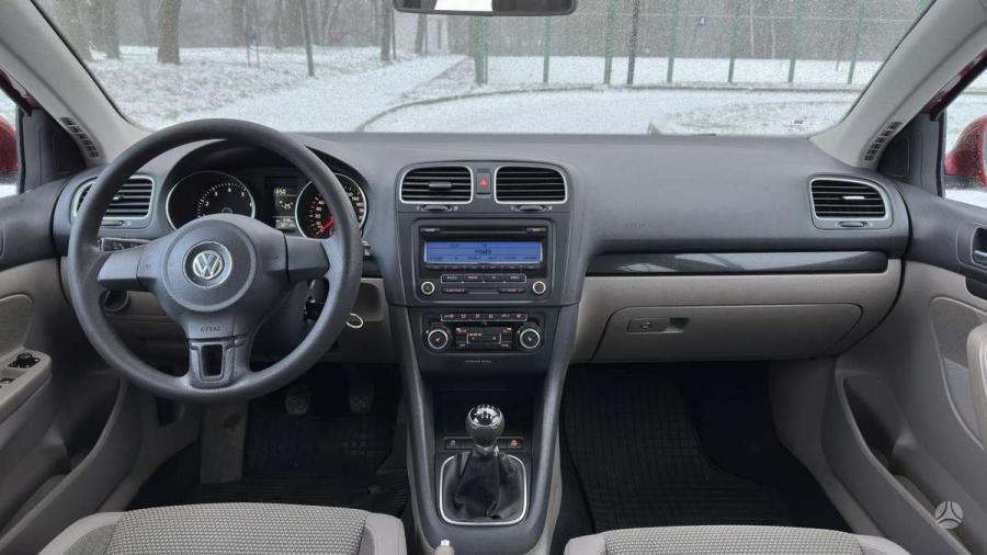 Sarkans Volkswagen Golf 2010 Viļņa, ar dzinēja tilpumu 1.20 L un nobraukumu 307 tūkst. km par 3200 €, foto 9 vietnē AUTOMOTO.COM.LV