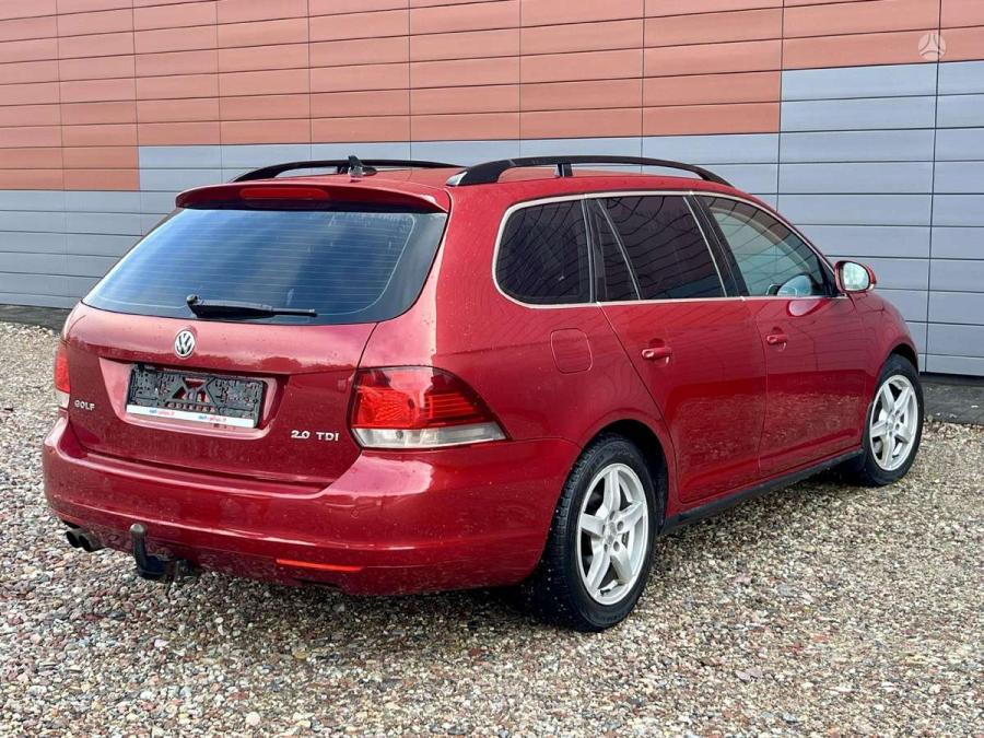 Red Volkswagen Golf 2010 in Silute, with an engine capacity of 1.97 L and mileage of 286 thousand km for 3699 €, photo 4 on AUTOMOTO.COM.LV