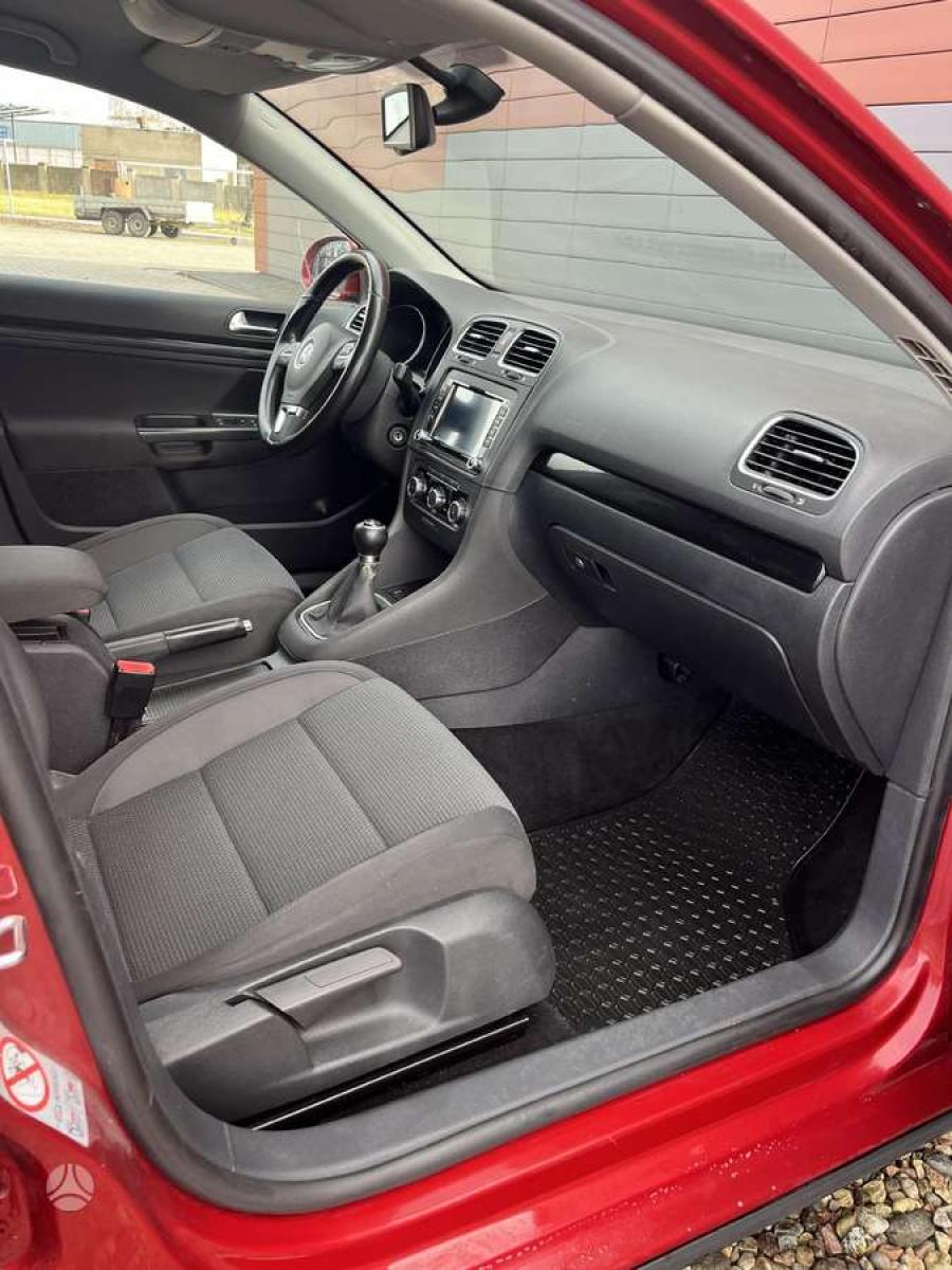 Red Volkswagen Golf 2010 in Silute, with an engine capacity of 1.97 L and mileage of 286 thousand km for 3699 €, photo 11 on AUTOMOTO.COM.LV