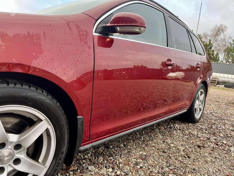 Red Volkswagen Golf 2010 in Silute, with an engine capacity of 1.97 L and mileage of 286 thousand km for 3699 €, photo 16 on AUTOMOTO.COM.LV