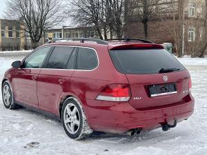 Red Volkswagen Golf 2010 in Silute, with an engine capacity of 1.97 L and mileage of 286 thousand km for 3700 €, photo 4 on AUTOMOTO.COM.LV