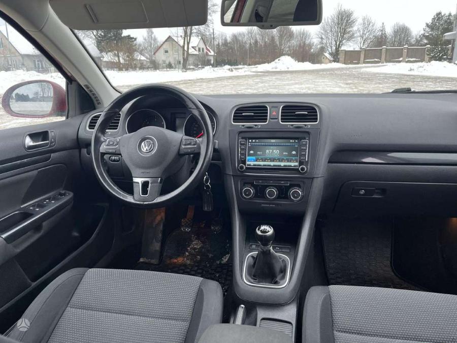 Red Volkswagen Golf 2010 in Silute, with an engine capacity of 1.97 L and mileage of 286 thousand km for 3700 €, photo 11 on AUTOMOTO.COM.LV