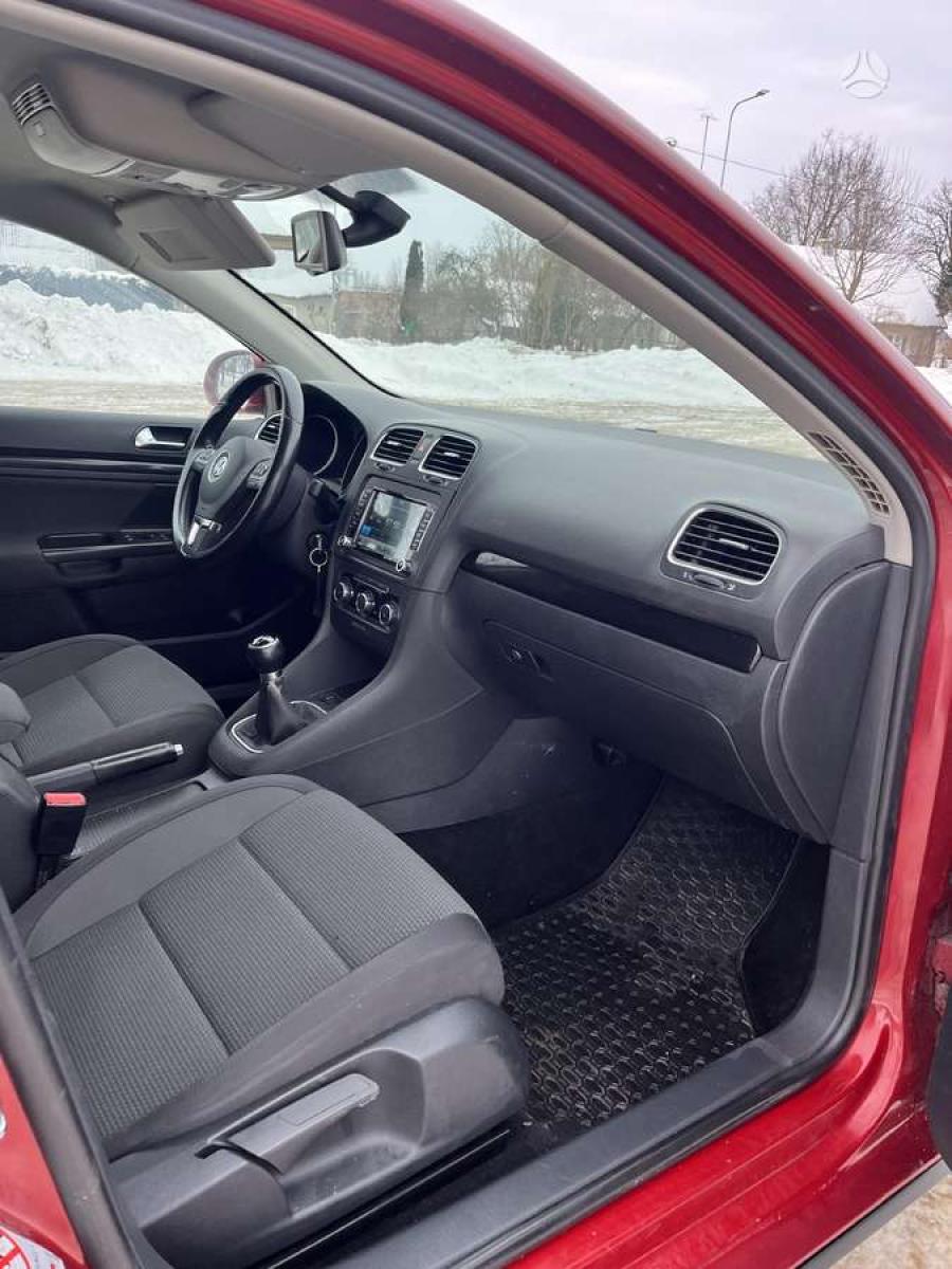 Red Volkswagen Golf 2010 in Silute, with an engine capacity of 1.97 L and mileage of 286 thousand km for 3700 €, photo 14 on AUTOMOTO.COM.LV
