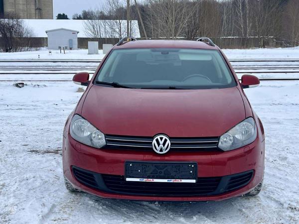 Red Volkswagen Golf 2010 in Silute, with an engine capacity of 1.97 L and mileage of 286 thousand km for 3699 €, photo 3 on AUTOMOTO.COM.LV