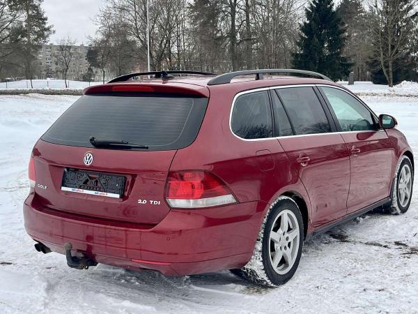 Red Volkswagen Golf 2010 in Silute, with an engine capacity of 1.97 L and mileage of 286 thousand km for 3699 €, photo 5 on AUTOMOTO.COM.LV