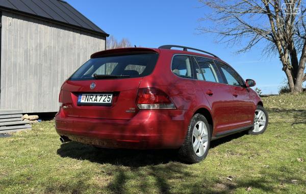 Red Volkswagen Golf 2010 in Vilnius, with an engine capacity of 1.20 L and mileage of 307 thousand km for 2900 €, photo 5 on AUTOMOTO.COM.LV