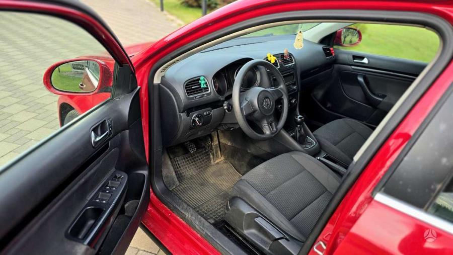 Red Volkswagen Golf 2010 in Siauliai, with an engine capacity of 1.40 L and mileage of 250 thousand km for 2450 €, photo 7 on AUTOMOTO.COM.LV