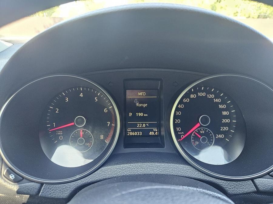 Red Volkswagen Golf 2010 in Visaginas, with an engine capacity of 1.40 L and mileage of 282 thousand km for 2500 €, photo 16 on AUTOMOTO.COM.LV
