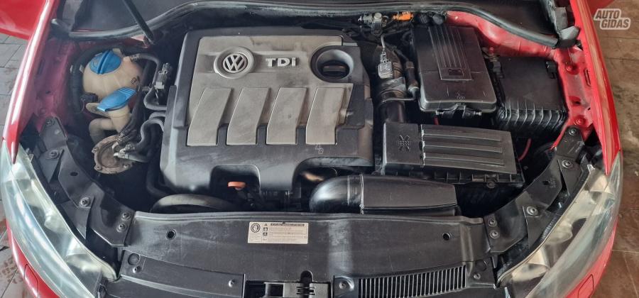 Sarkans Volkswagen Golf 2011 Telšiai, ar dzinēja tilpumu 1.60 L un nobraukumu 313 tūkst. km par 2800 €, foto 16 vietnē AUTOMOTO.COM.LV
